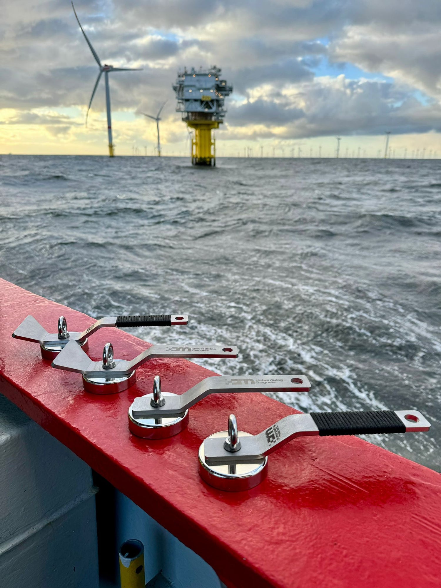 Diving Magnets | Neodymium Magnet & Handle - Global Diving Magnets