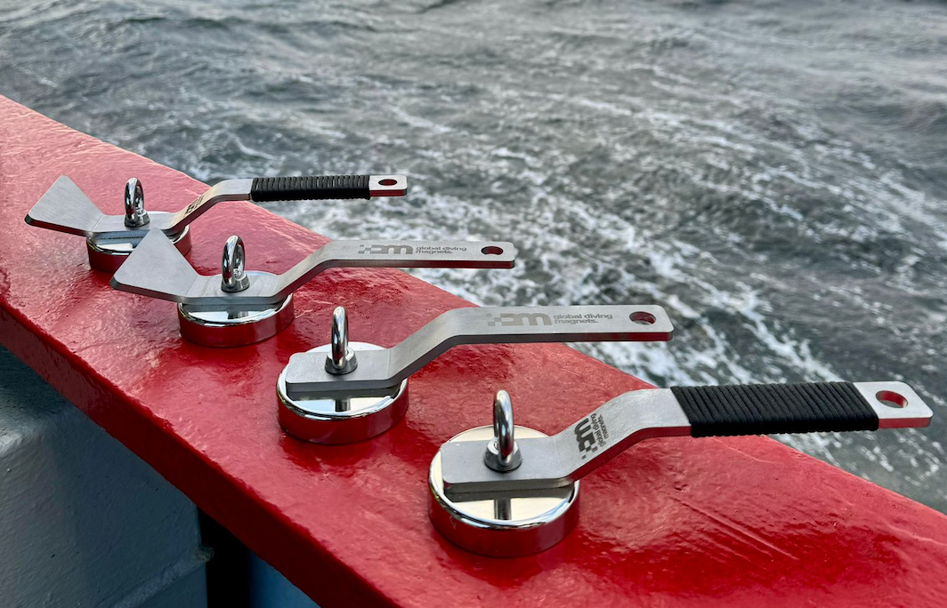 Diving Magnets | N42 Neodymium Magnet & Handle - Global Diving Magnets